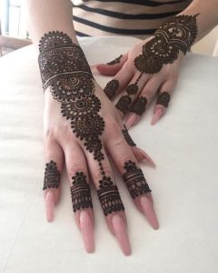 Best Mehndi Designs for College girls 17+Images | weddingbels